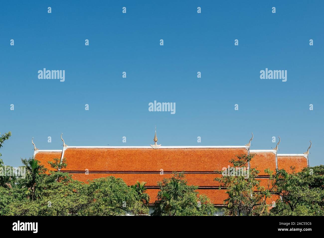 Thai temple roof construction hi-res stock photography and images - Alamy