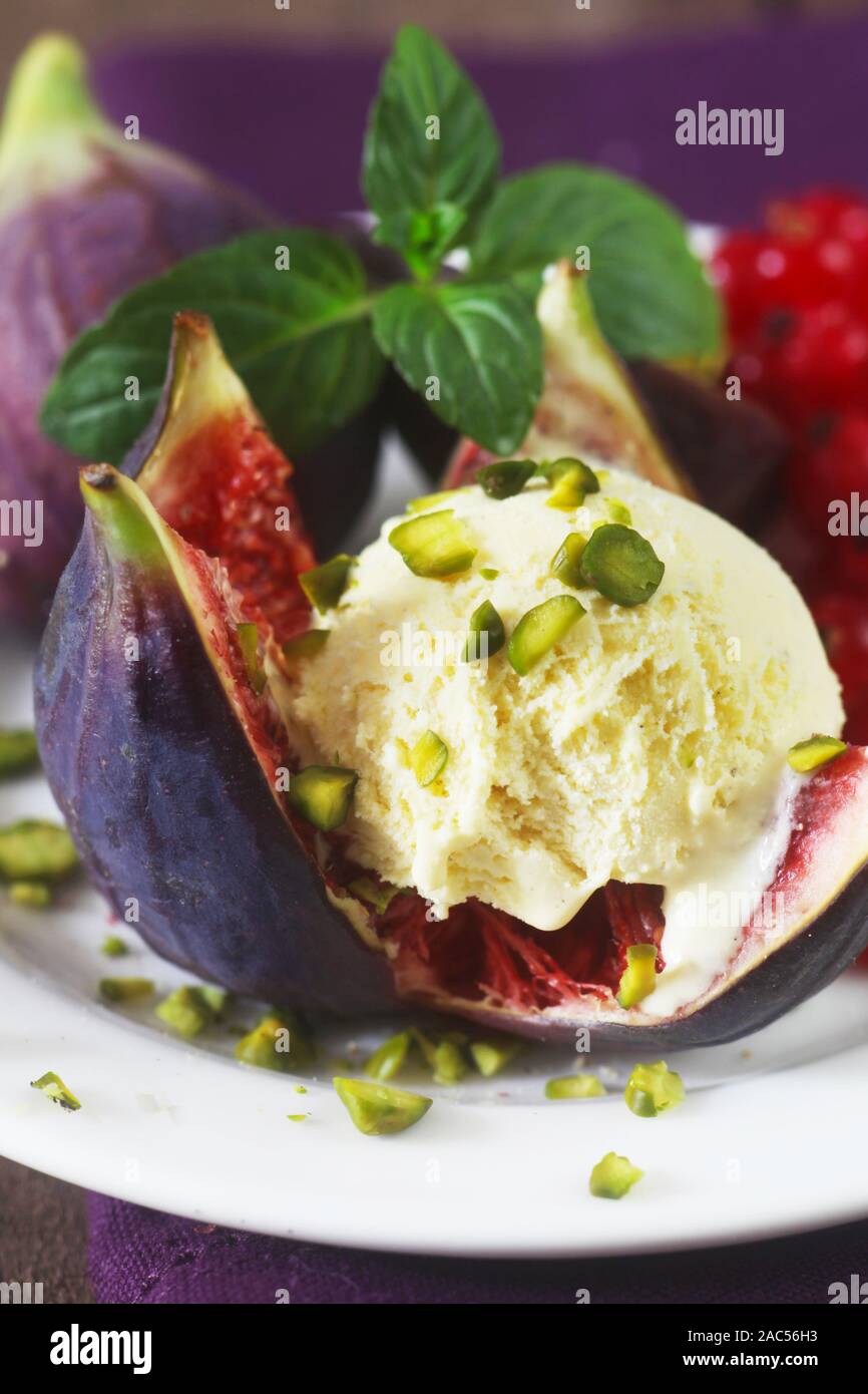 Dessert With Figs And Vanilla Ice Cream Stock Photo - Alamy