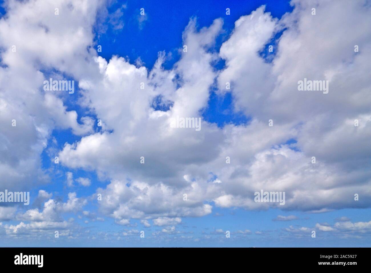 Am himmel hi-res stock photography and images - Alamy