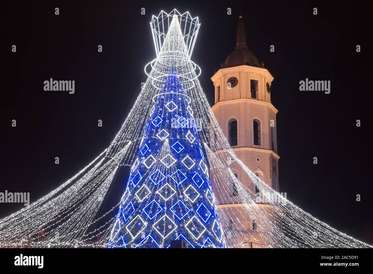 THE LIGHTING OF THE VILNIUS CHRISTMAS TREE Cathedral Square 30 November ...