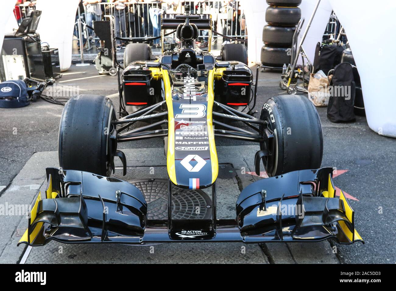 Formula 1 fan hi-res stock photography and images - Alamy