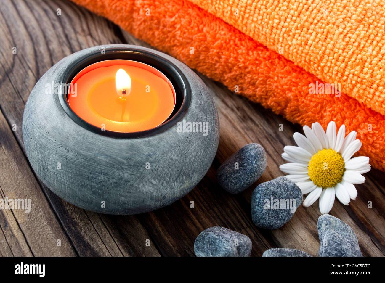 Wellness decoration with candle and flower Stock Photo - Alamy