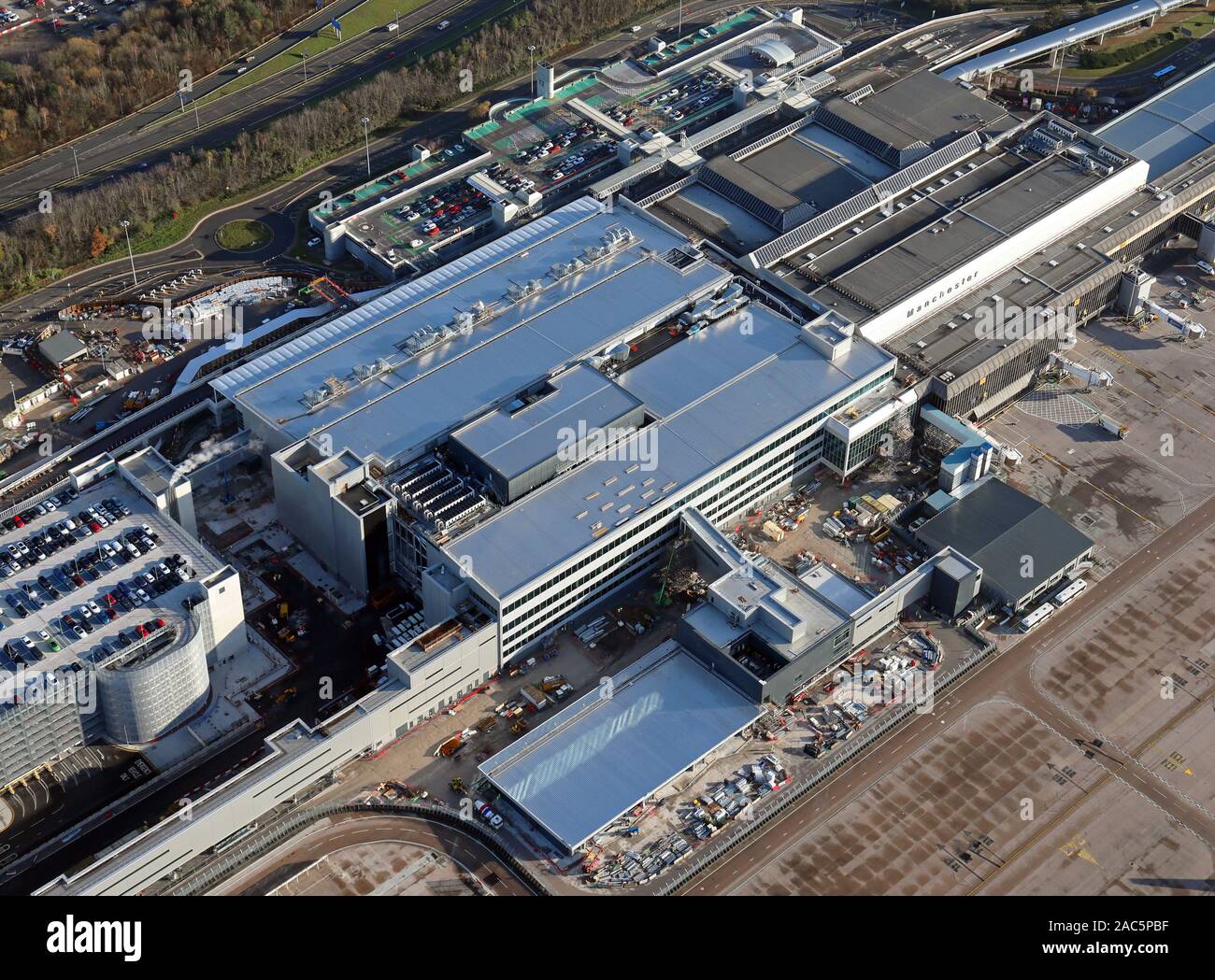 Manchester airport terminal 2 hi-res stock photography and images - Alamy