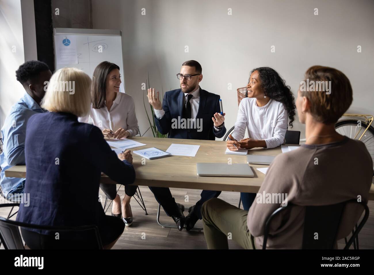 African trainer office worker hi-res stock photography and images - Alamy