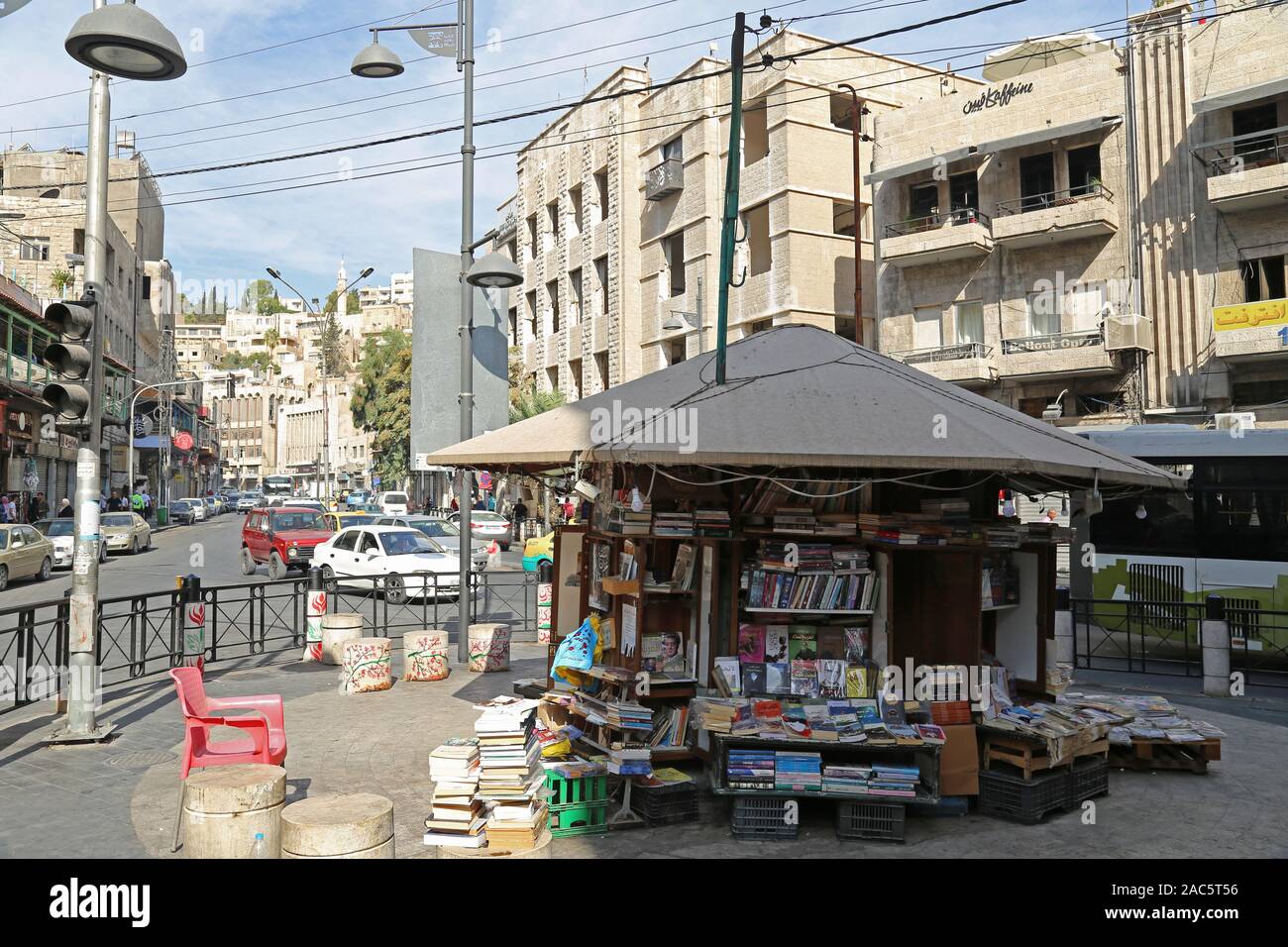 Magazines stall hi-res stock photography and images - Alamy