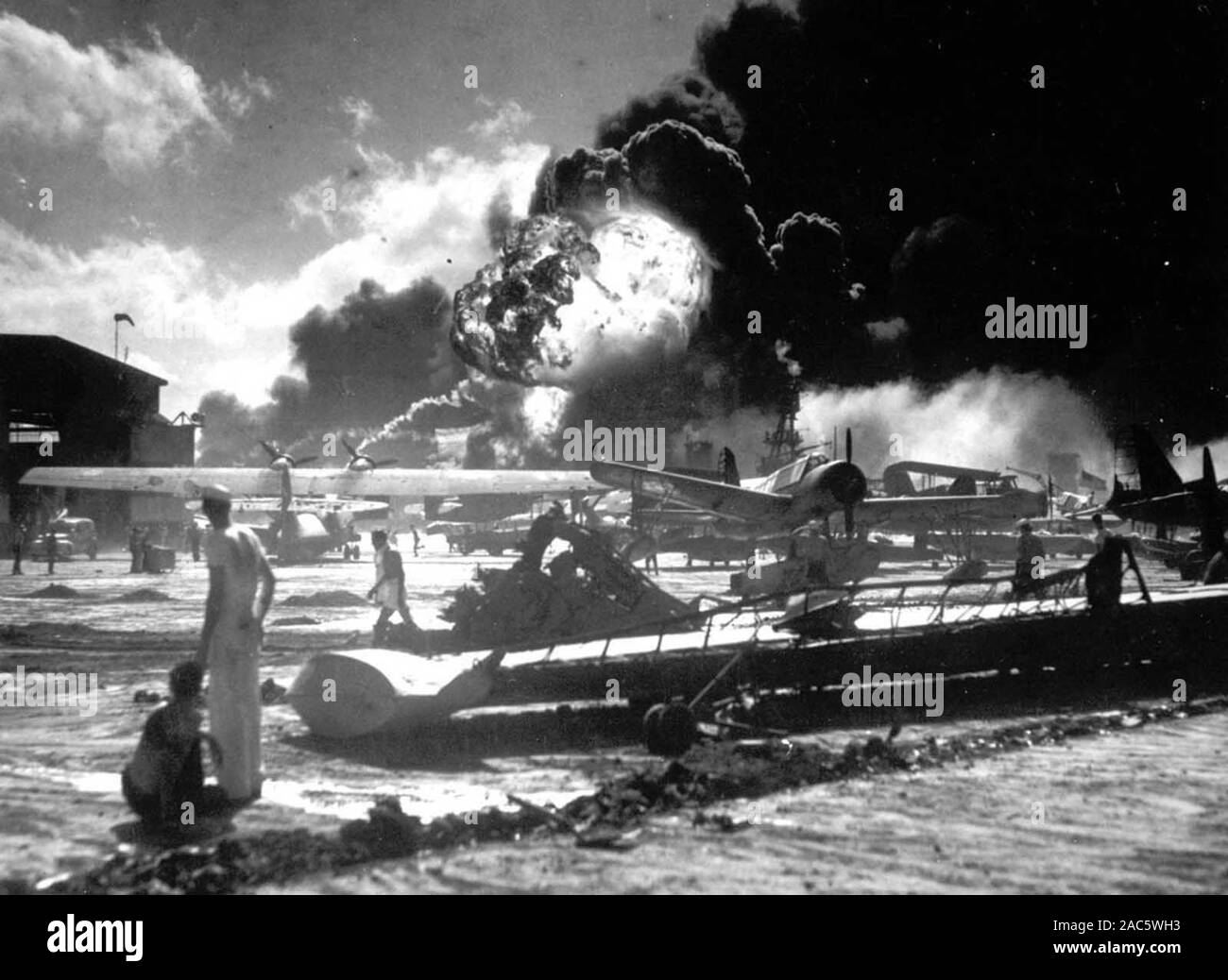 Pearl harbor attack on Black and White Stock Photos & Images - Alamy