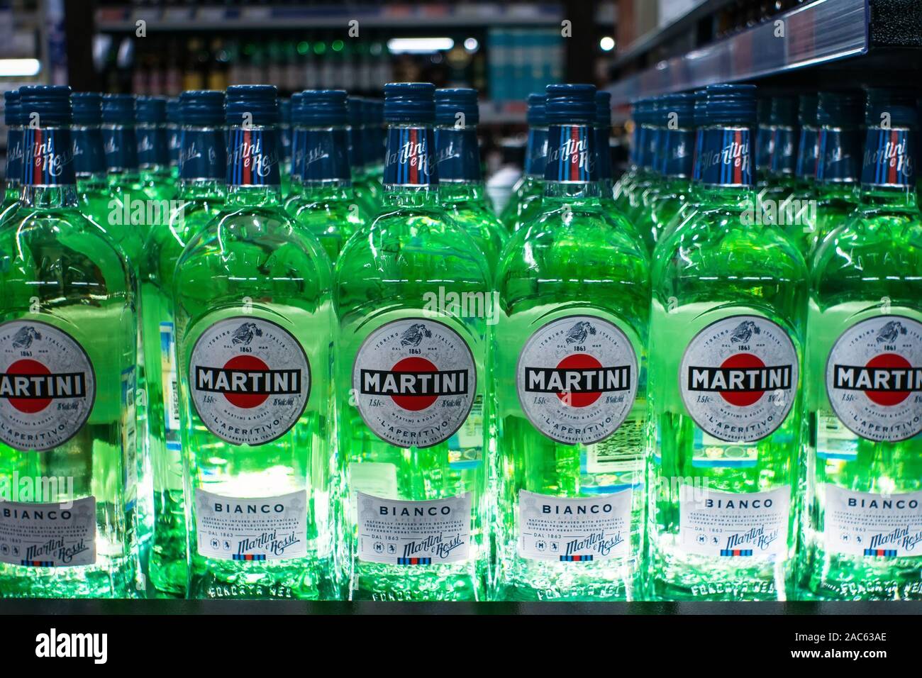 Martini bianco bottles hi-res stock photography and images - Alamy