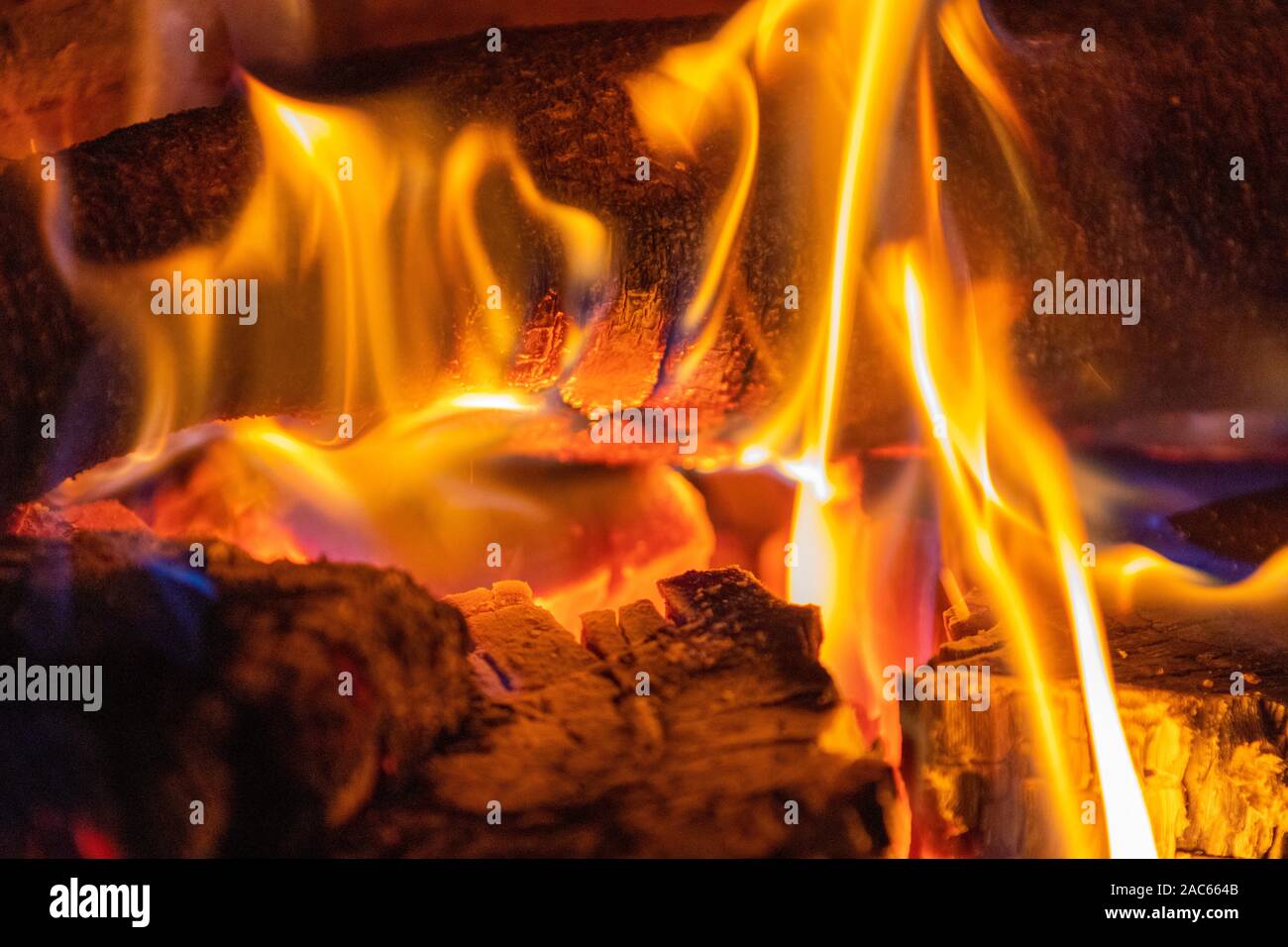 Fire and logs in fireplace Stock Photo - Alamy