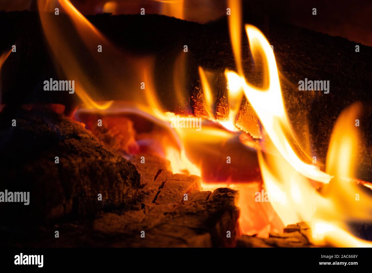 Fire and logs in fireplace Stock Photo - Alamy