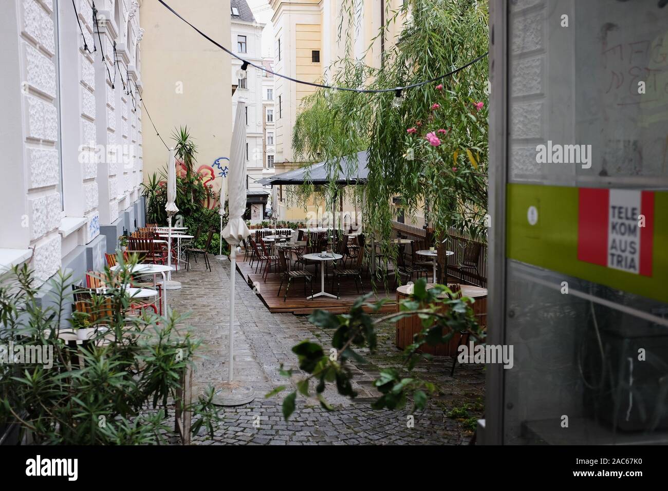 Vienna daily life hi-res stock photography and images - Alamy