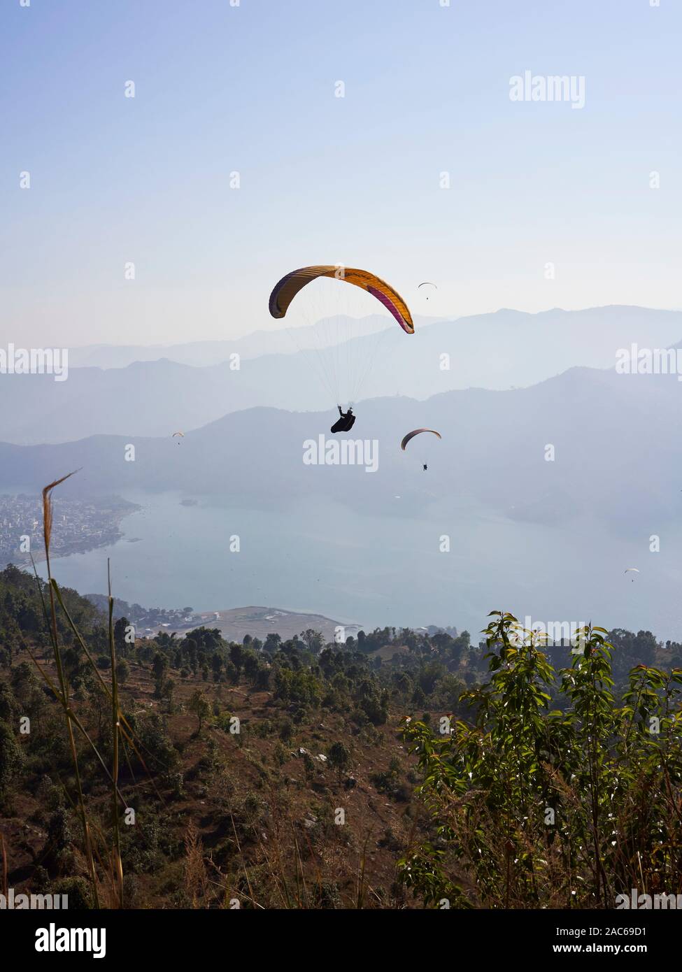 Tandem paraglide pokhara nepal hi-res stock photography and images - Alamy