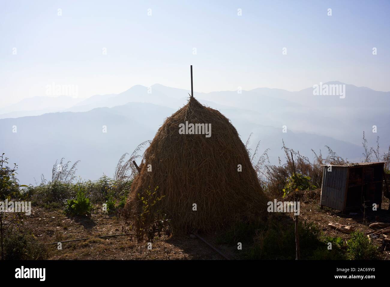 Garden haystack hi-res stock photography and images - Alamy