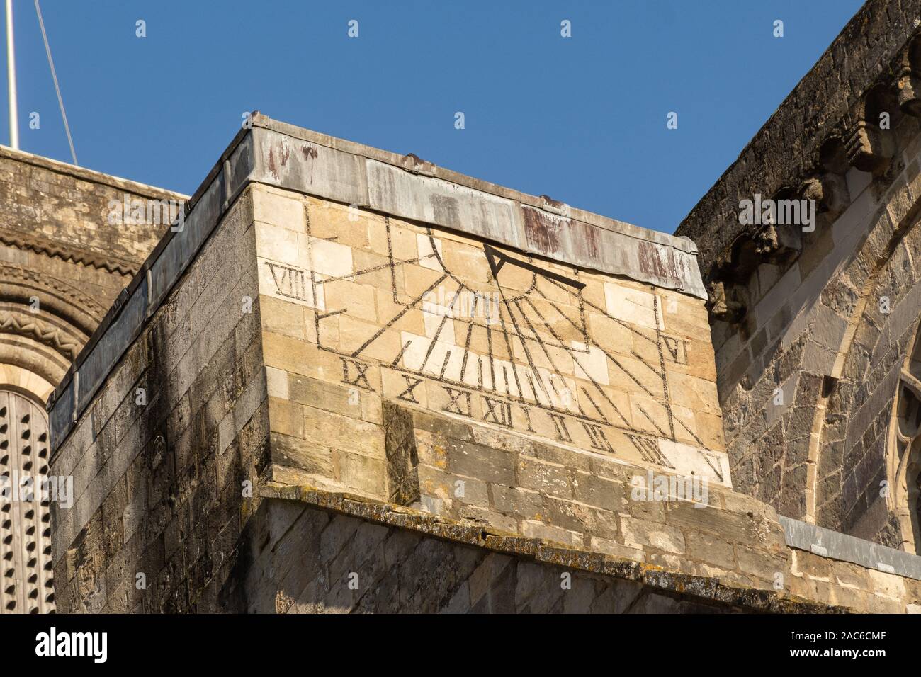 Sundial building hi-res stock photography and images - Alamy