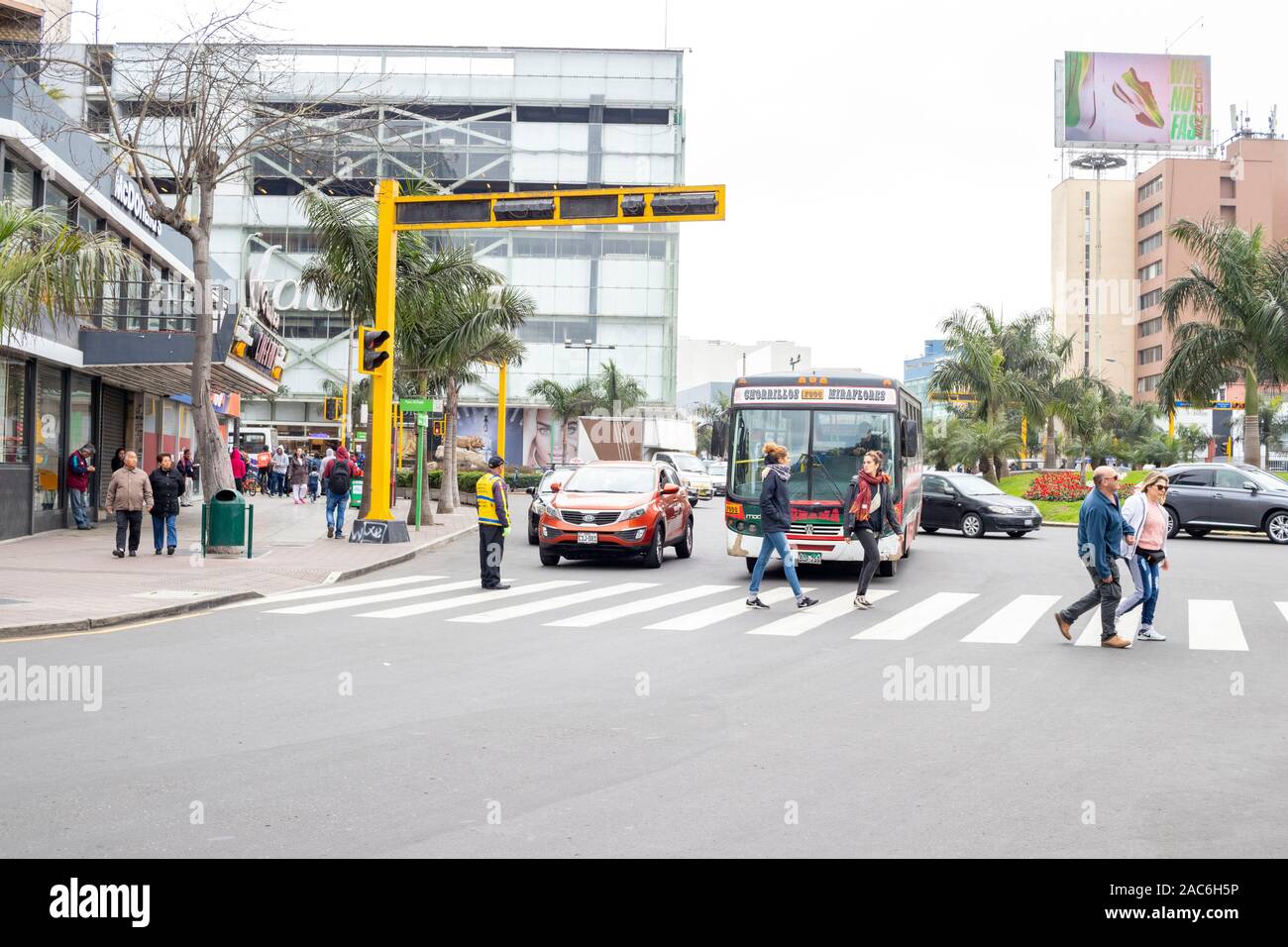Pedestrians crossing the street peru hi-res stock photography and ...