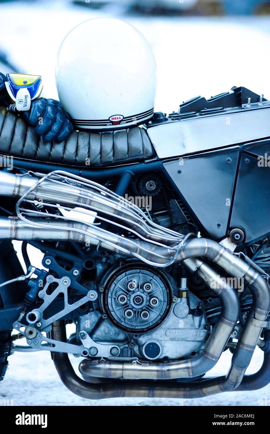 Motorcycle racing on ice hi-res stock photography and images - Alamy