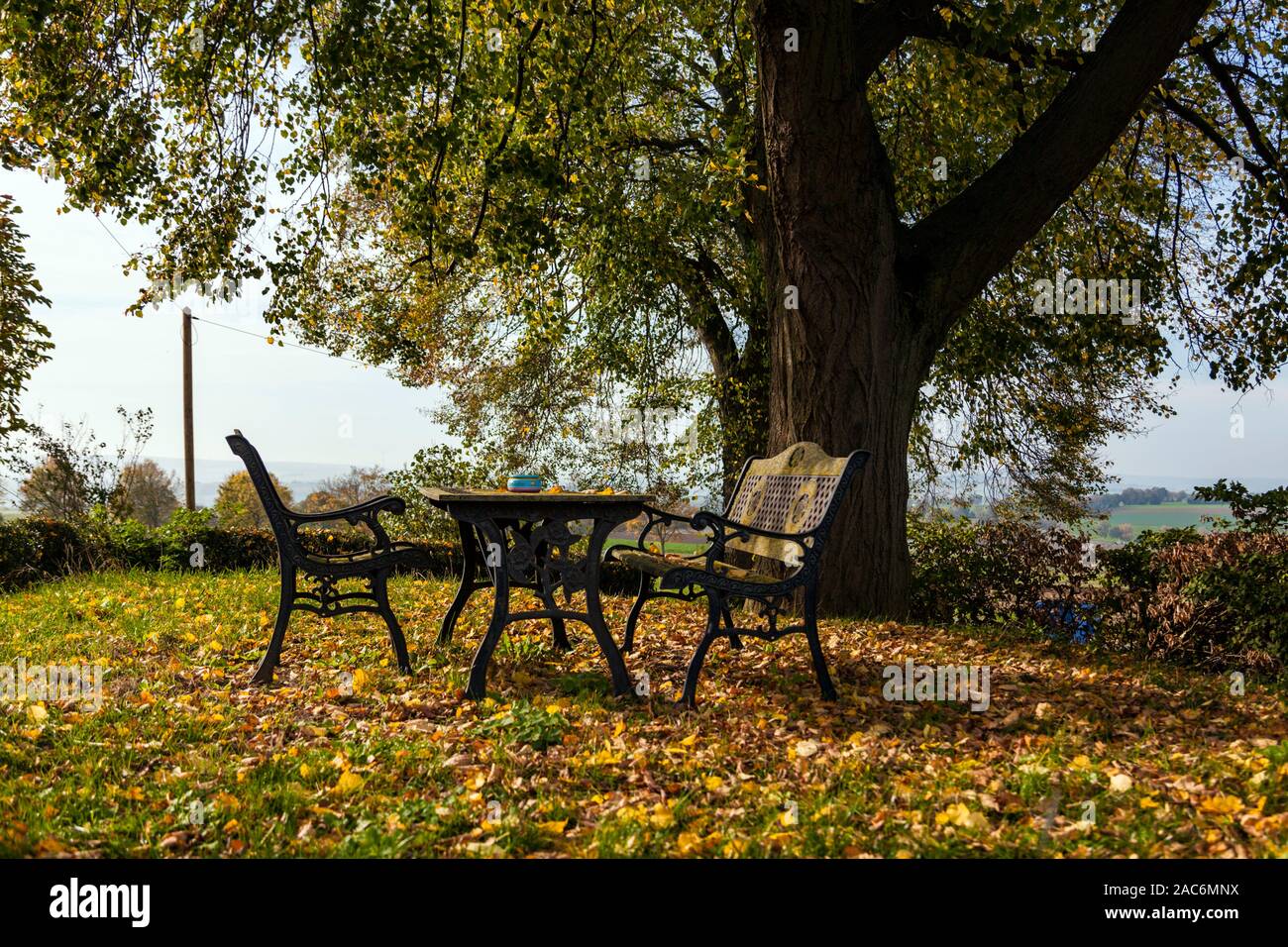 Corner garden seating hi-res stock photography and images - Alamy