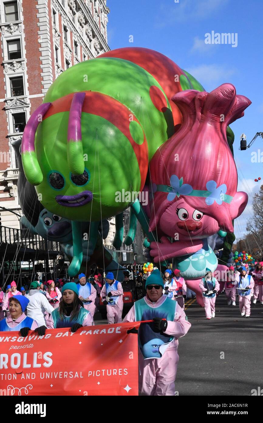 Trolls by Dreamworks giant balloon flown low because of high wind ...