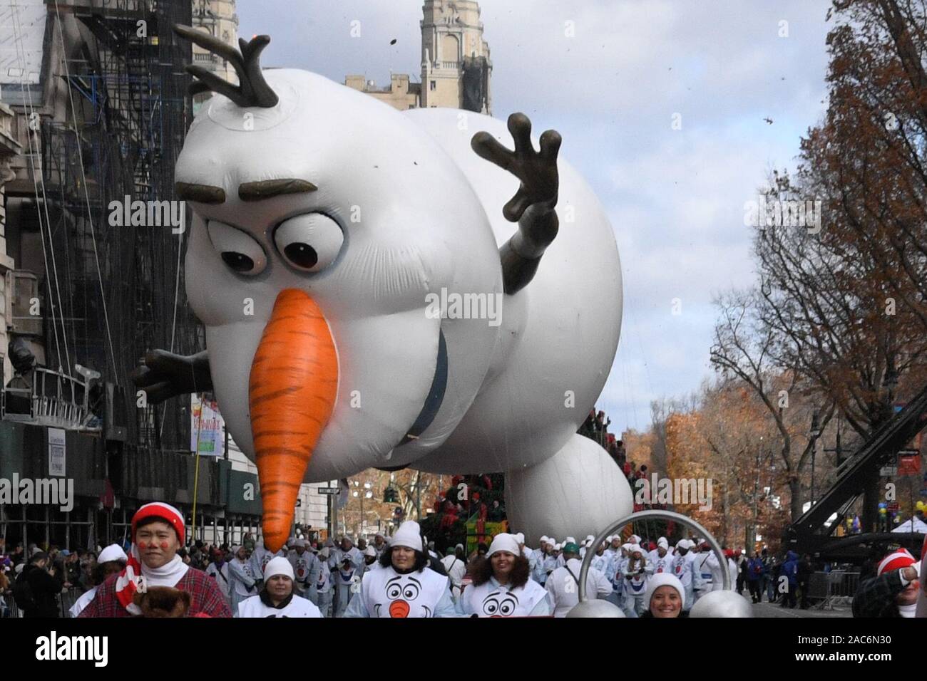 New york macy's parade disney hi-res stock photography and images - Alamy
