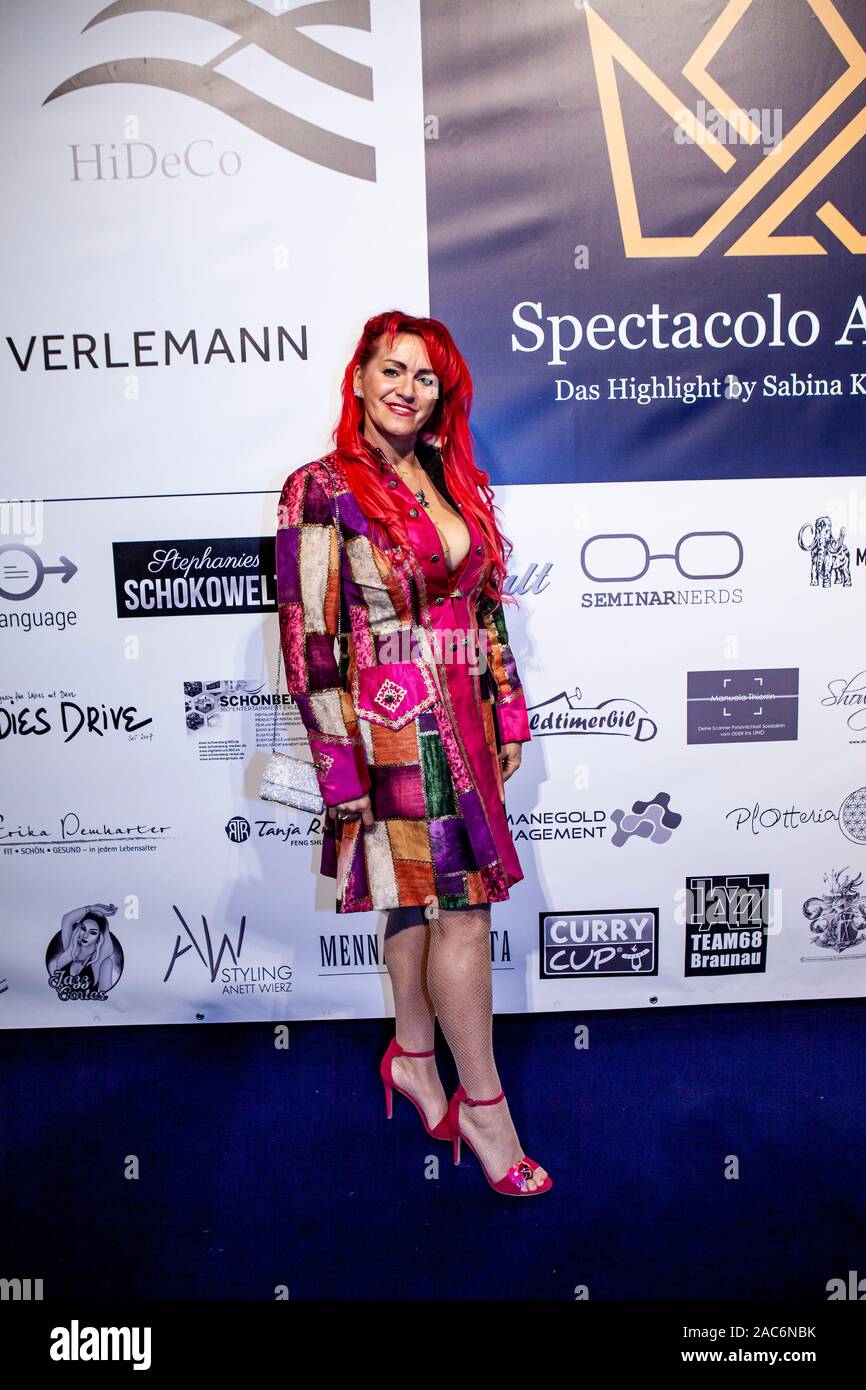 Sabrina Lange bei der CHARITY GALA - SK - WelcomeHome in der Reithalle ...