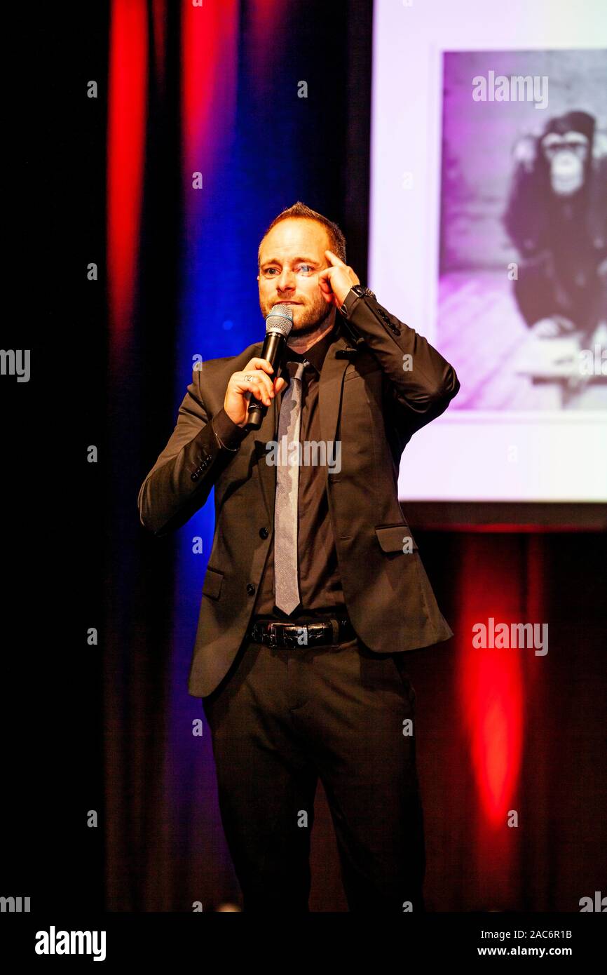 Balian Buschbaum mit Partnerin bei der CHARITY GALA - SK - WelcomeHome ...