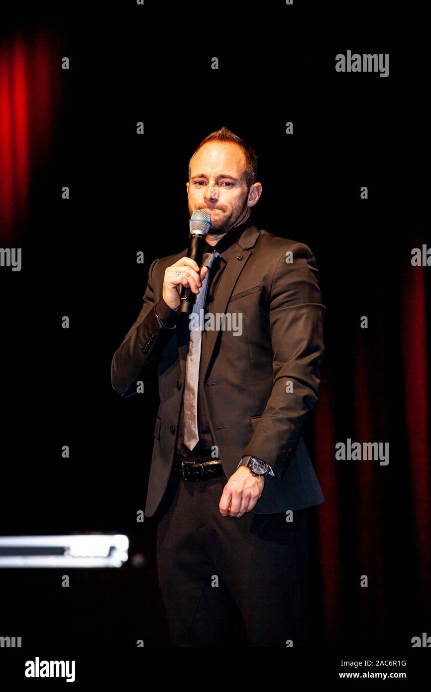 Balian Buschbaum mit Partnerin bei der CHARITY GALA - SK - WelcomeHome ...