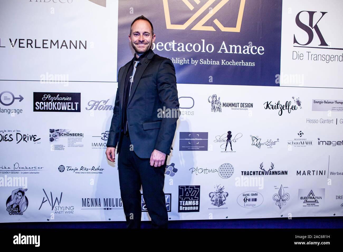 Balian Buschbaum mit Partnerin bei der CHARITY GALA - SK - WelcomeHome ...