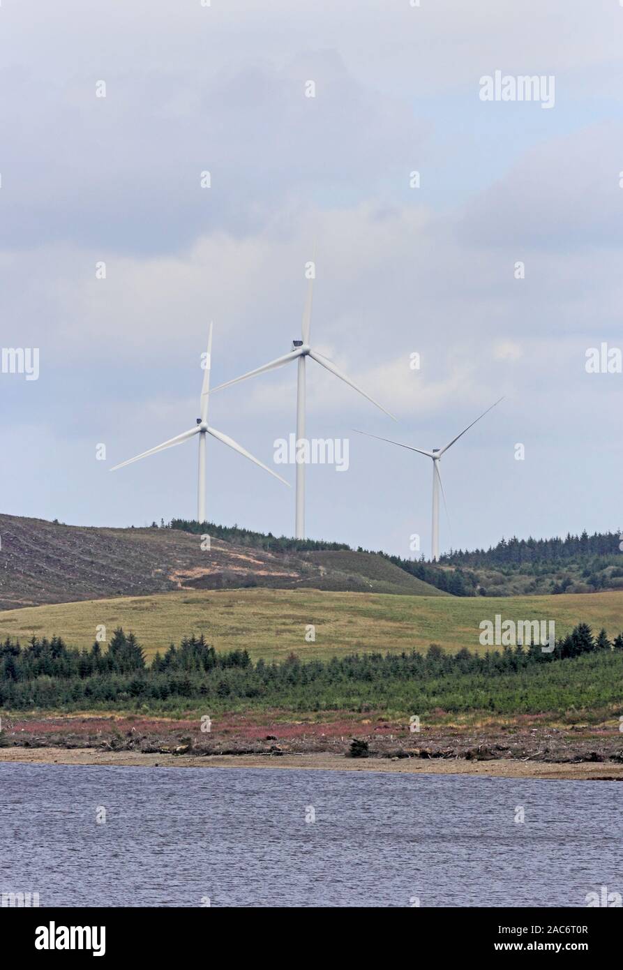 Llyn Brenig Wind Farm, with reservoir in foreground Stock Photo - Alamy