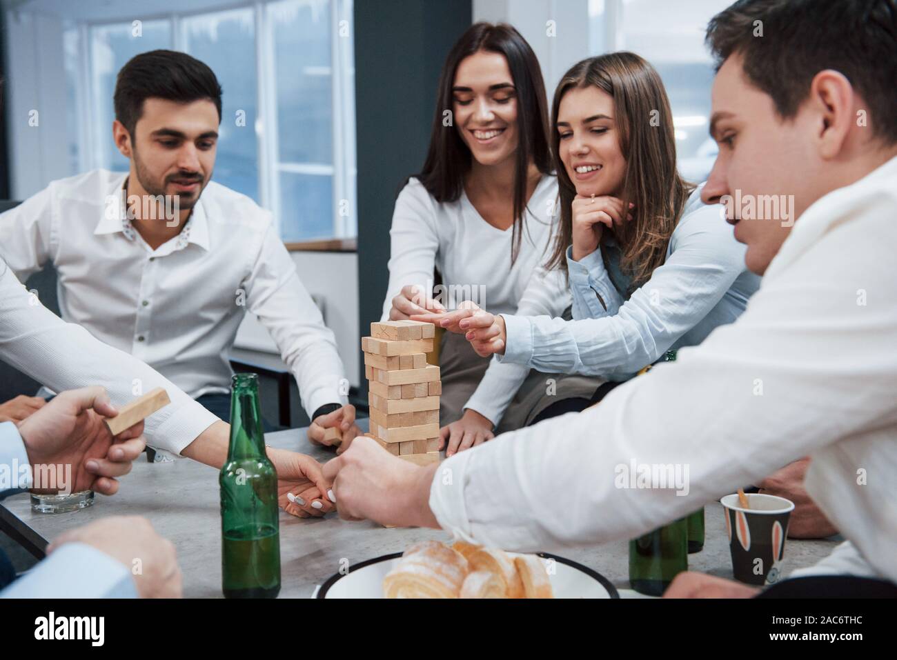 Office workers around table hi-res stock photography and images - Alamy