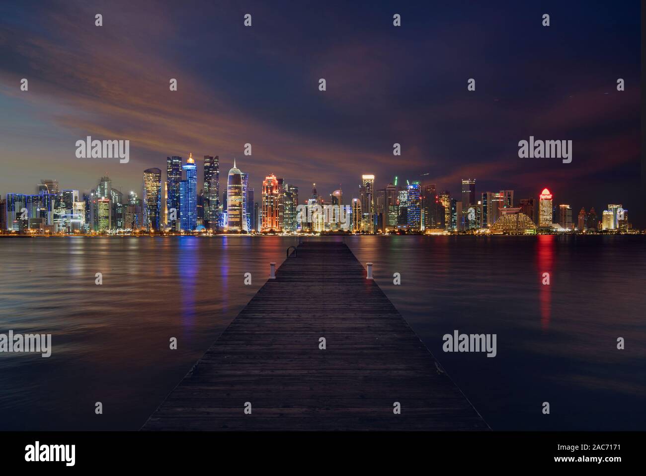 Sunset architecture building doha hi-res stock photography and images ...