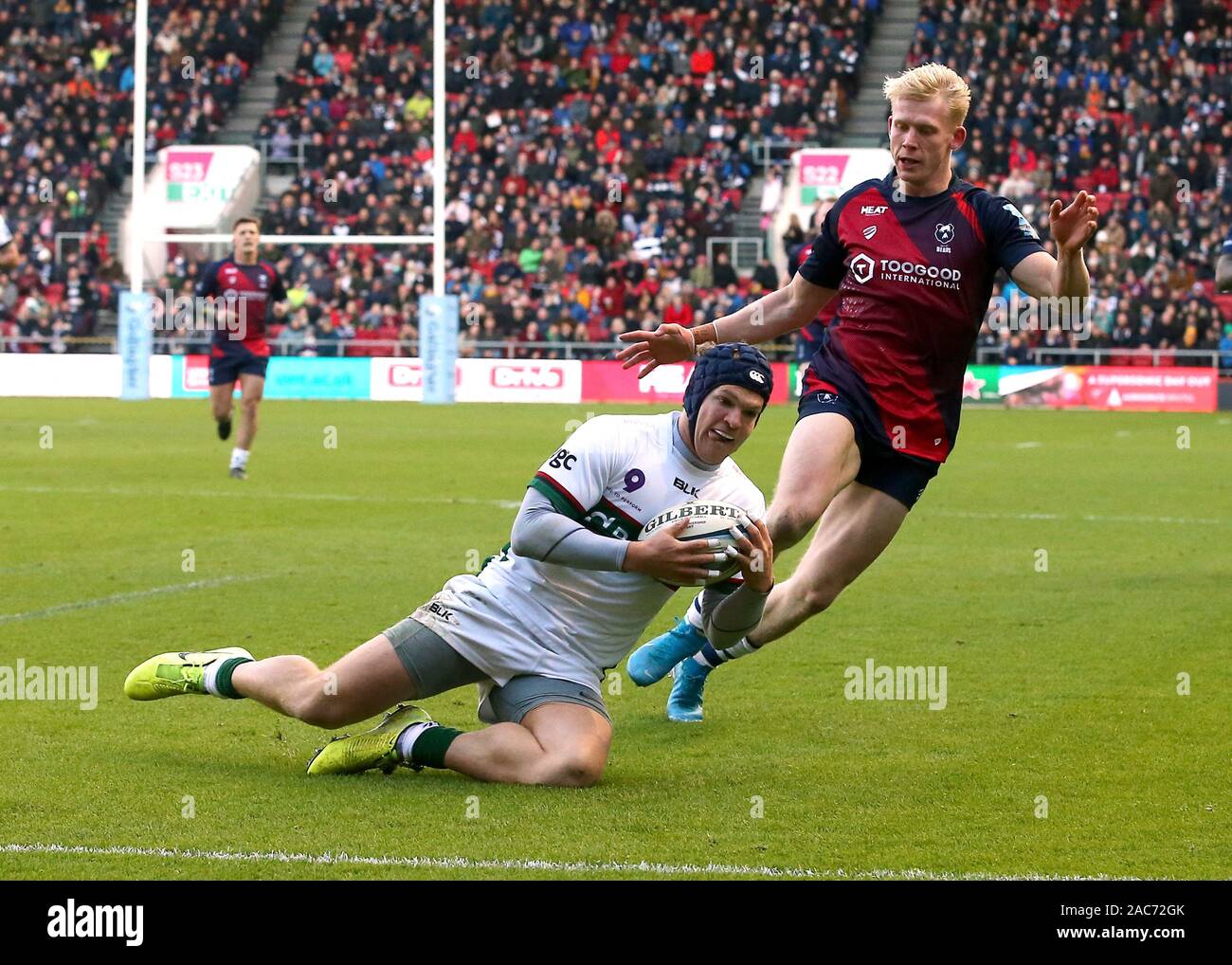 London Irish's Tom Stephenson gathers a Bristol forward ball and ...