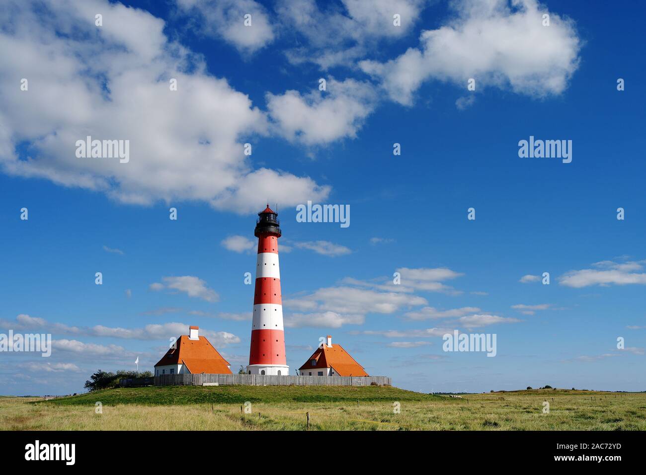 Der Leuchtturm von Westerhever bei St. Peter Ording, Westerheversand ...