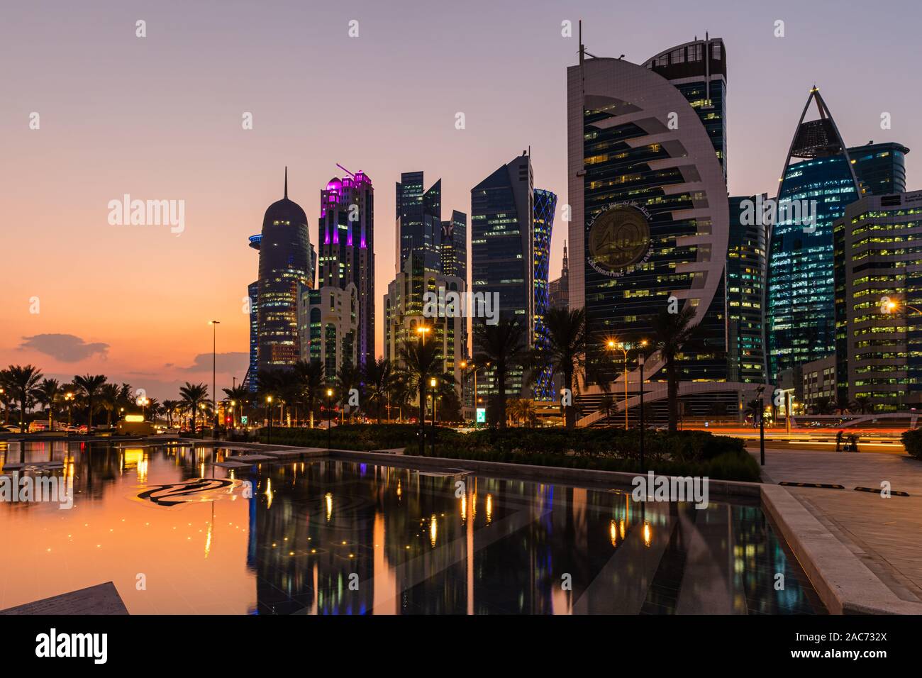 Qatar skyline hi-res stock photography and images - Alamy