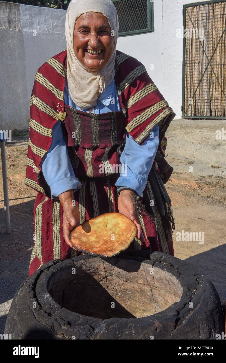 Arab bread hi-res stock photography and images - Alamy