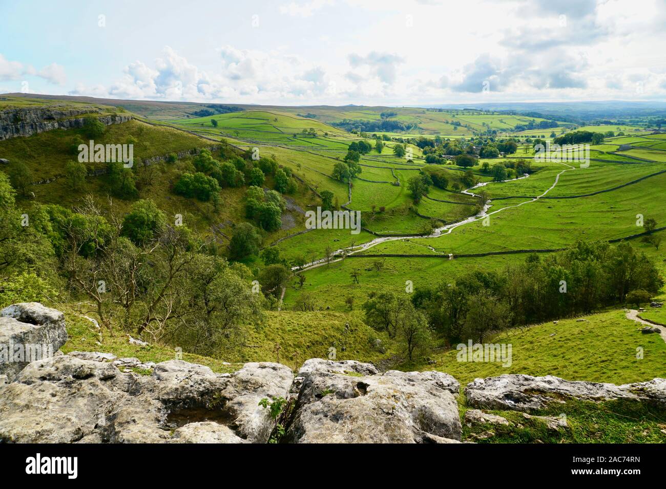 Top of malham cove hi-res stock photography and images - Alamy