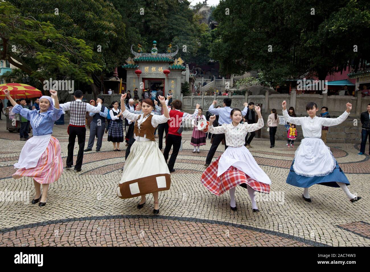 Fandango dance hi-res stock photography and images - Alamy