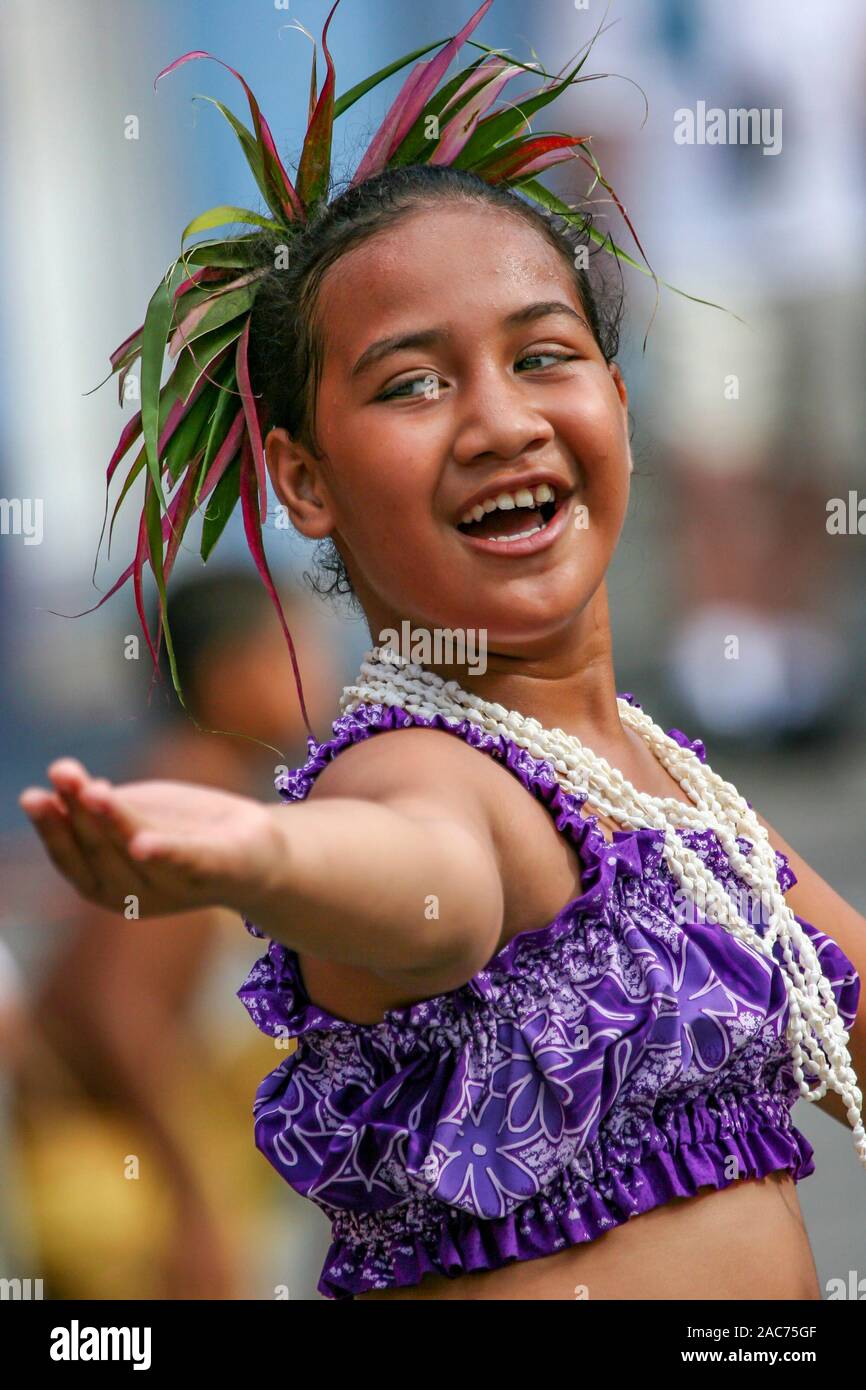 Polynesian dancers children hi-res stock photography and images - Alamy