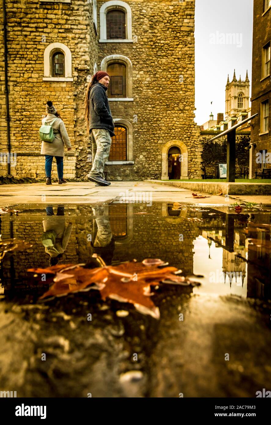 Couple water puddle reflection hi-res stock photography and images - Alamy