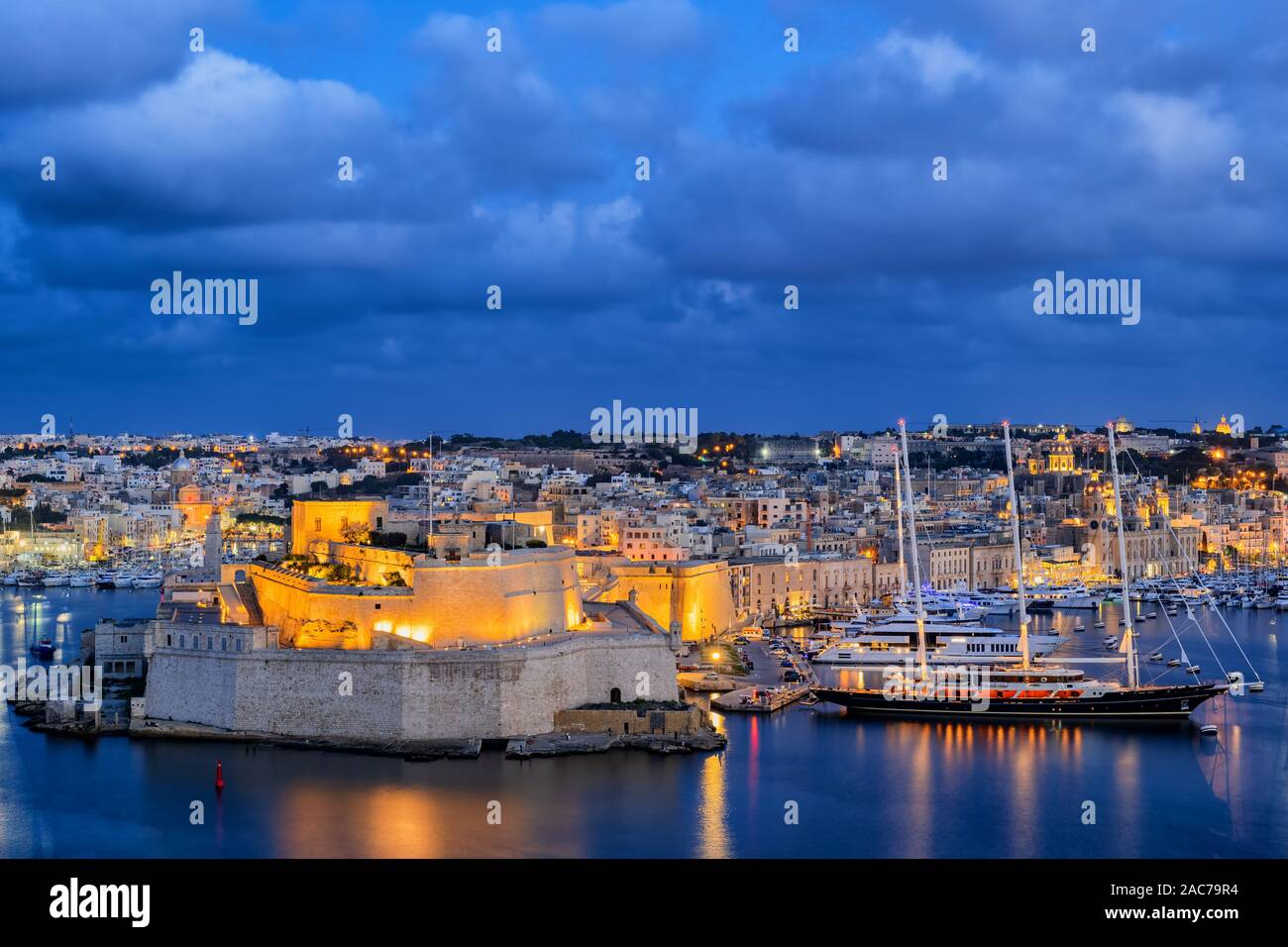 Evening at city of Birgu in Malta with Fort St. Angelo and Vittoriosa ...