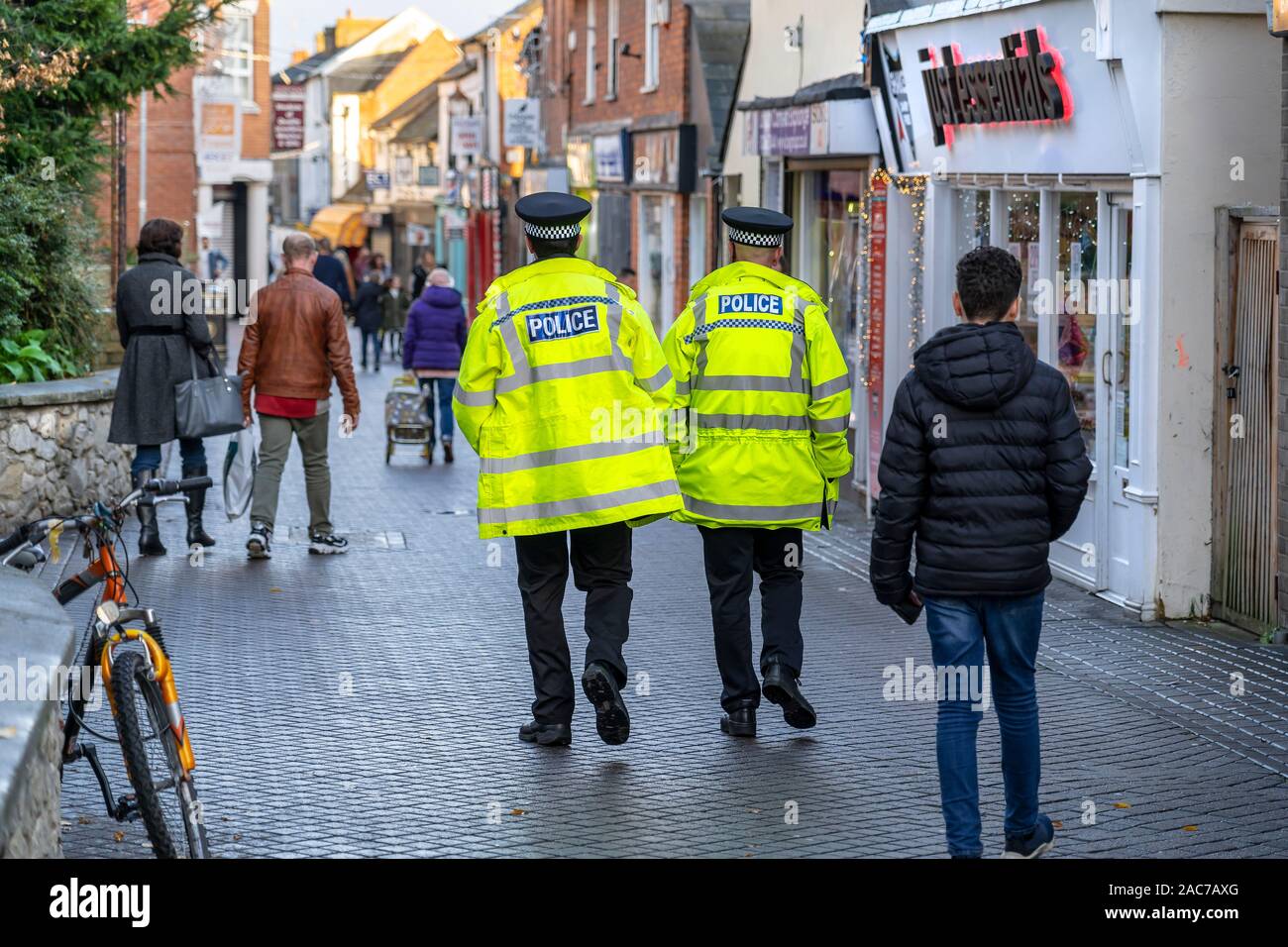 Police british back view hi-res stock photography and images - Alamy