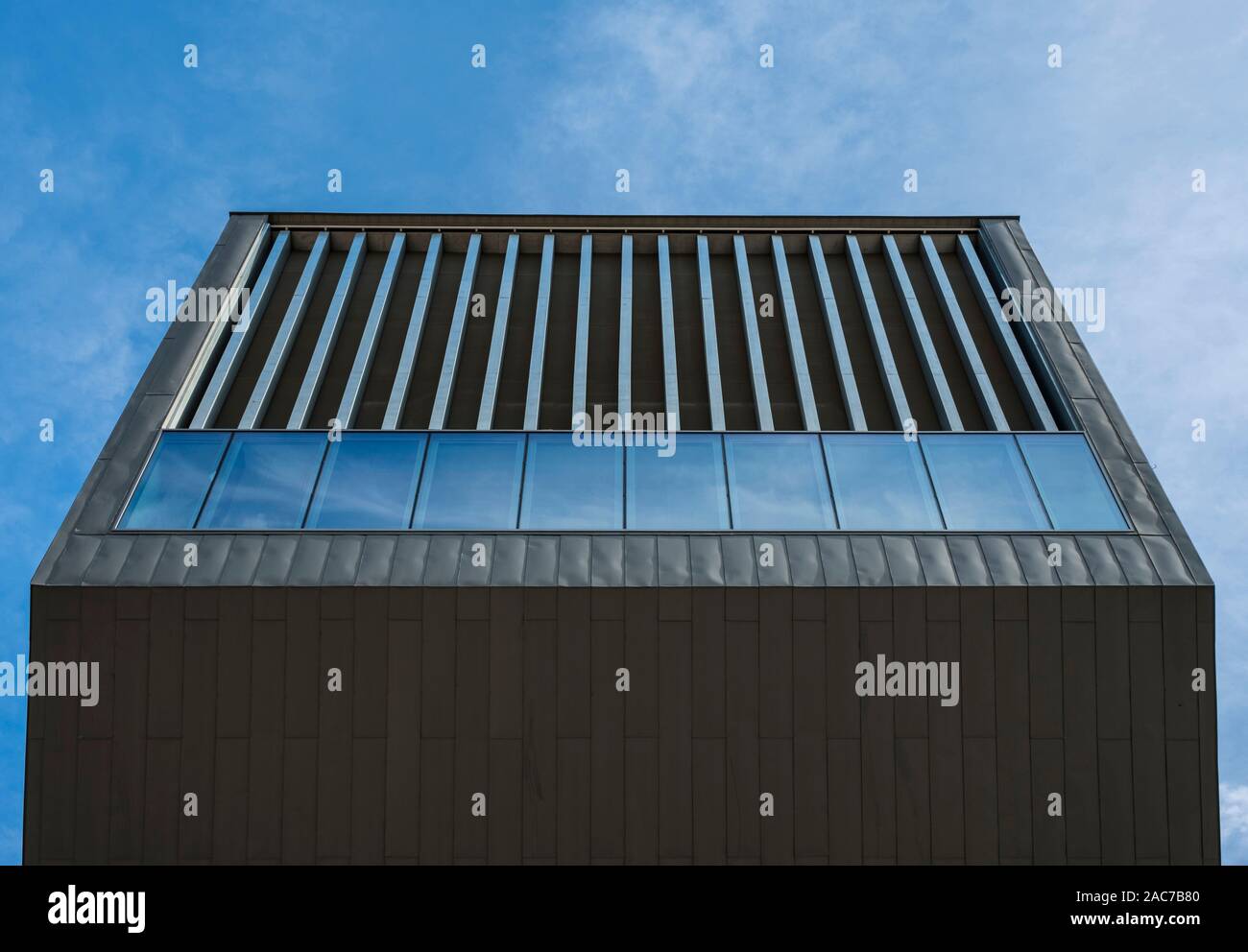 Boxy architecture hi-res stock photography and images - Alamy