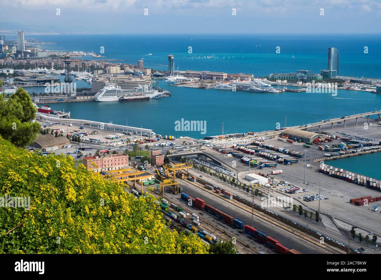 City barcelona spain cruise ships hi-res stock photography and images ...