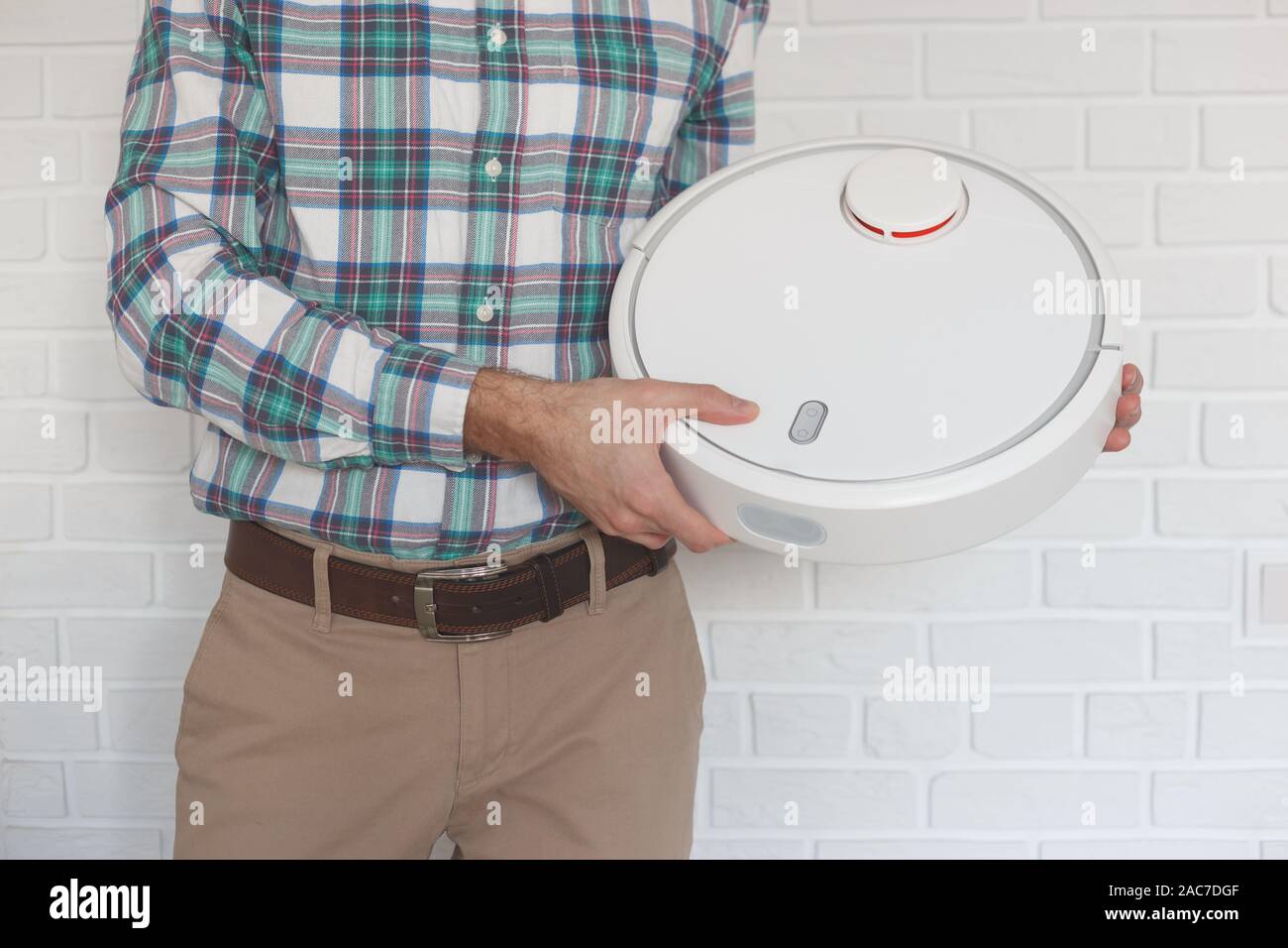 Domestic robot hi-res stock photography and images - Alamy