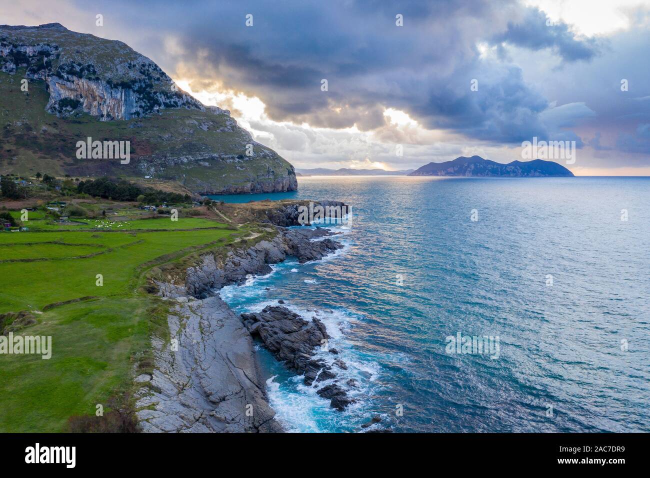 Steep coastal mountain landscape hi-res stock photography and images ...