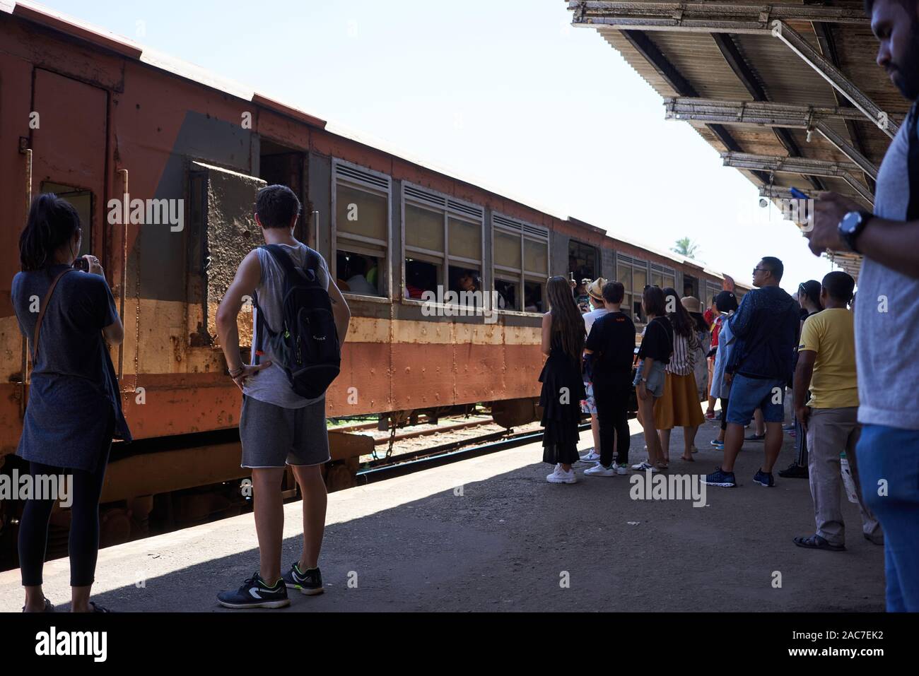 Sri Lanka Train, Railway, Mount Lavinia, Sri Lanka Stock Photo - Alamy