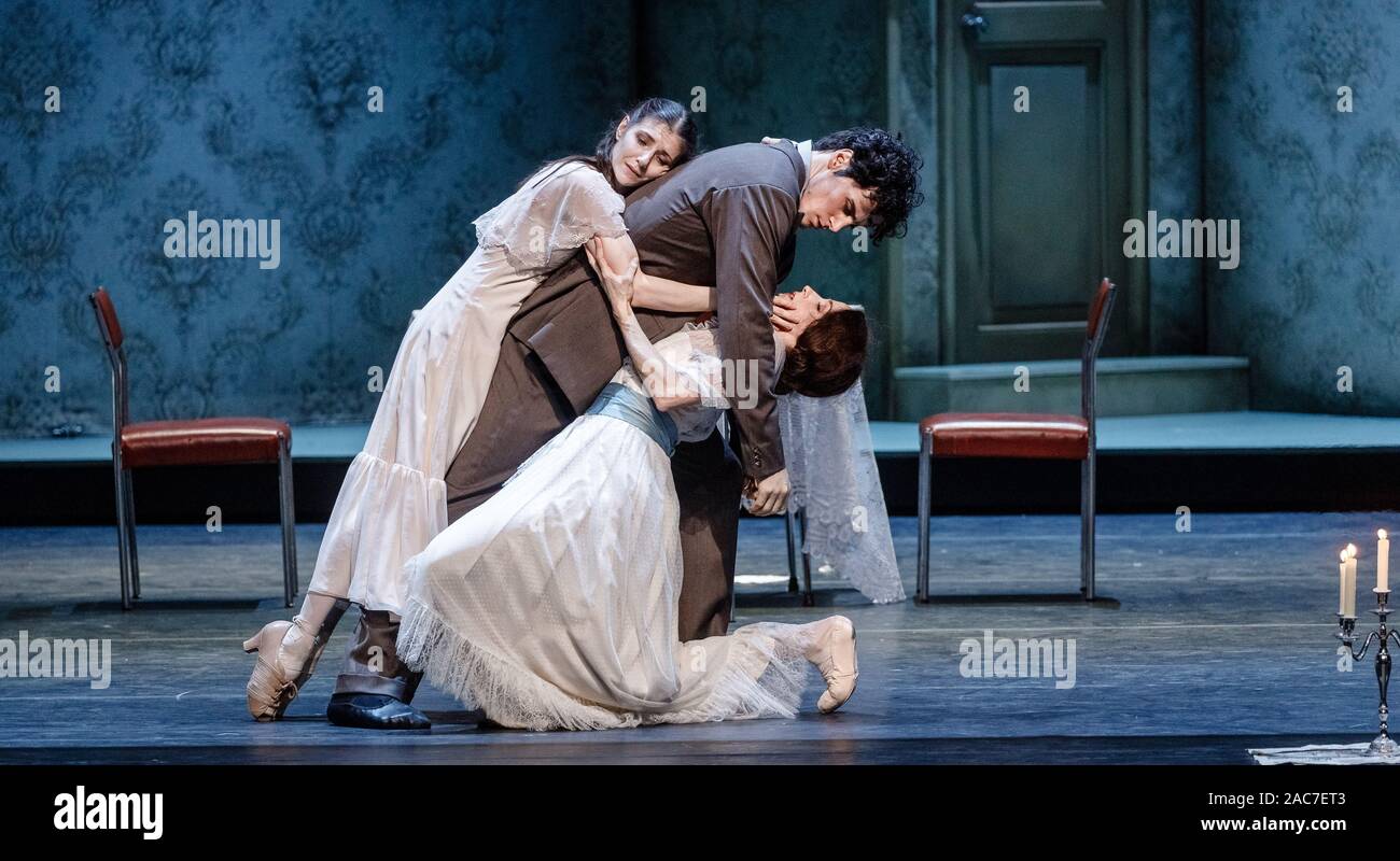 29 November 2019, Hamburg: EXCLUSIVE - The dancers Alina Cojocaru (l-r ...