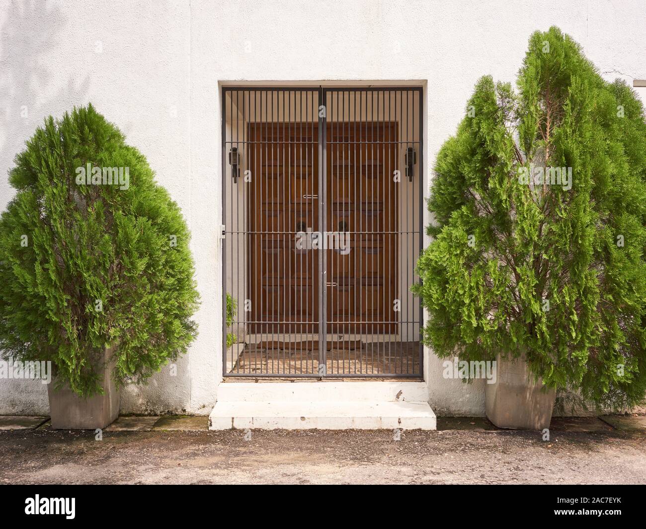 Residential gated entrance hi-res stock photography and images - Alamy