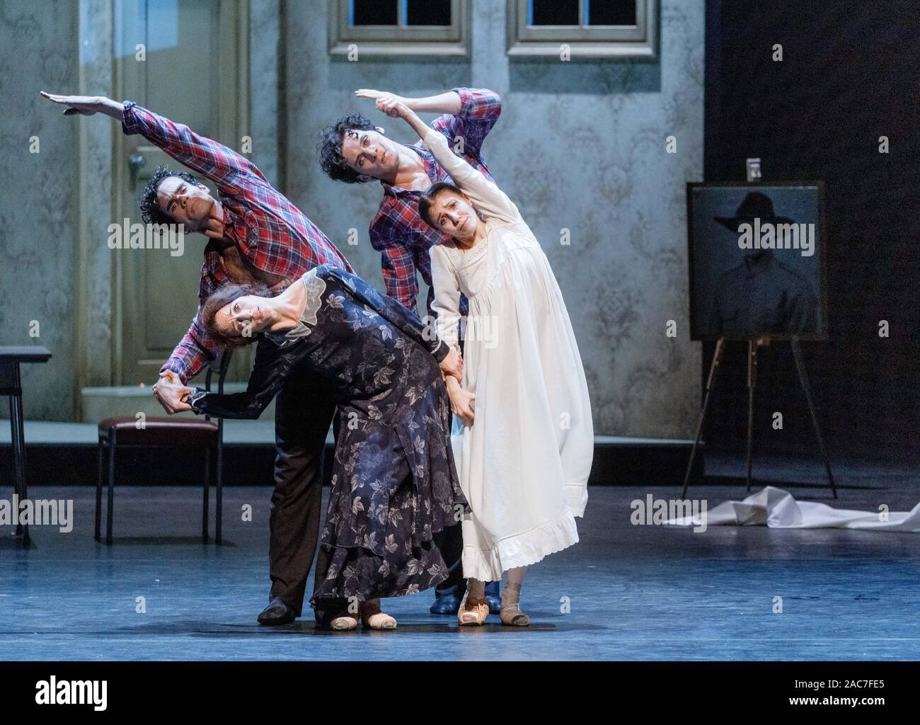 29 November 2019, Hamburg: EXCLUSIVE - The dancers Felix Paquet (l-r ...