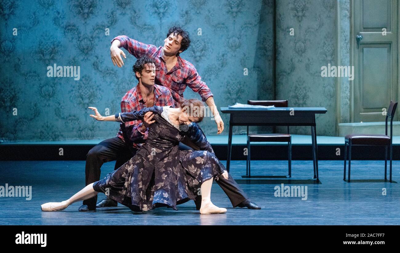 29 November 2019, Hamburg: EXCLUSIVE - The dancers Felix Paquet (l-r ...