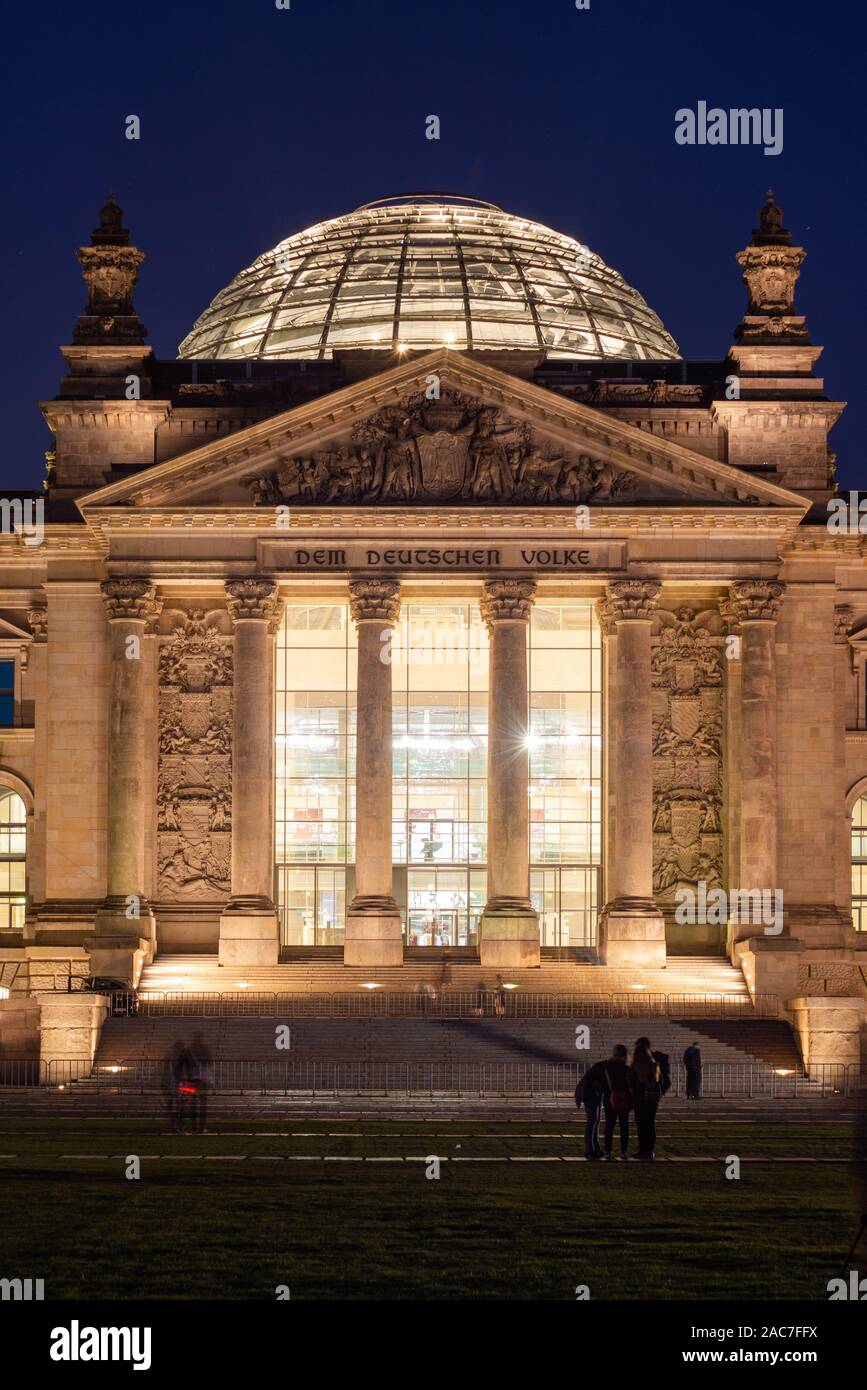 Berlin skyline reichstag hi-res stock photography and images - Alamy
