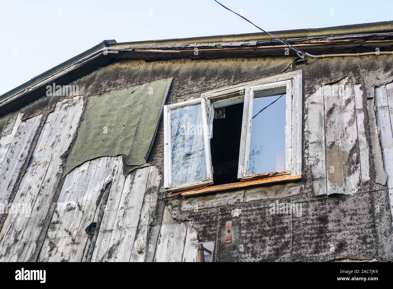 Second floor window hi-res stock photography and images - Alamy